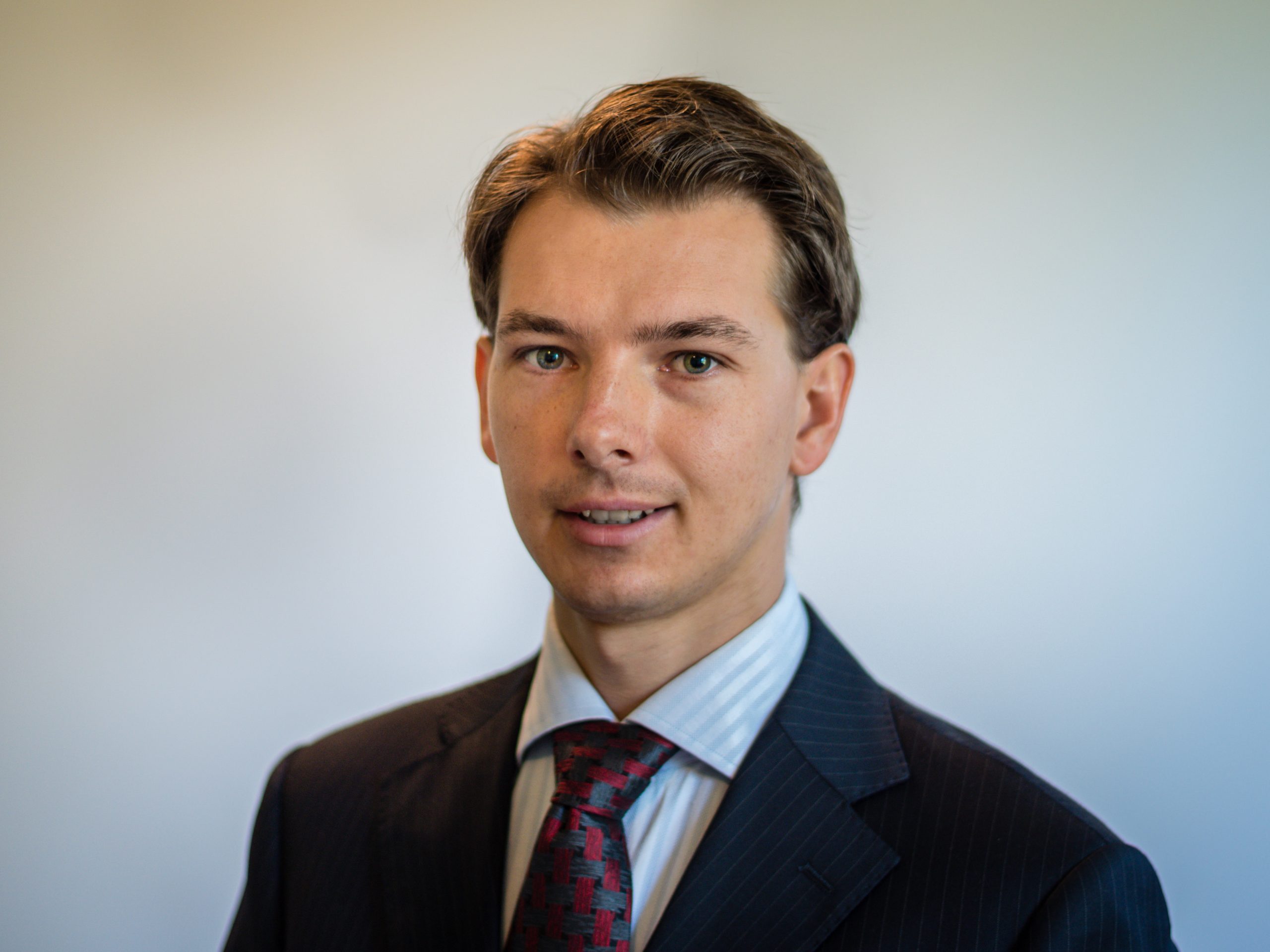 stephan-dua-modest - APR.Intern